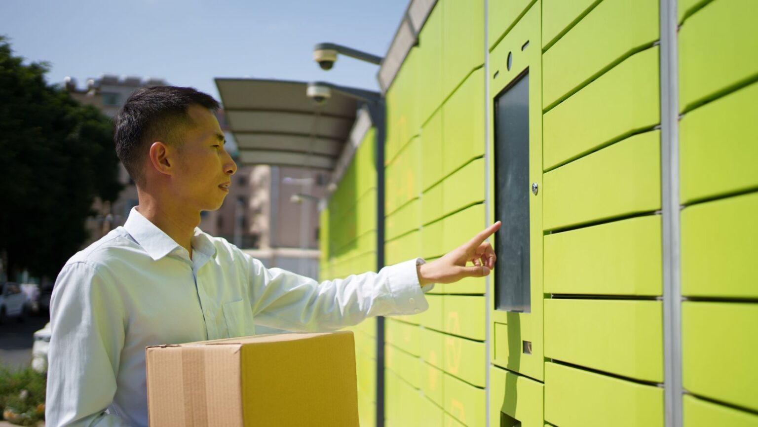 A Deep Dive into Smart Locker Solutions - The HomeTrotters