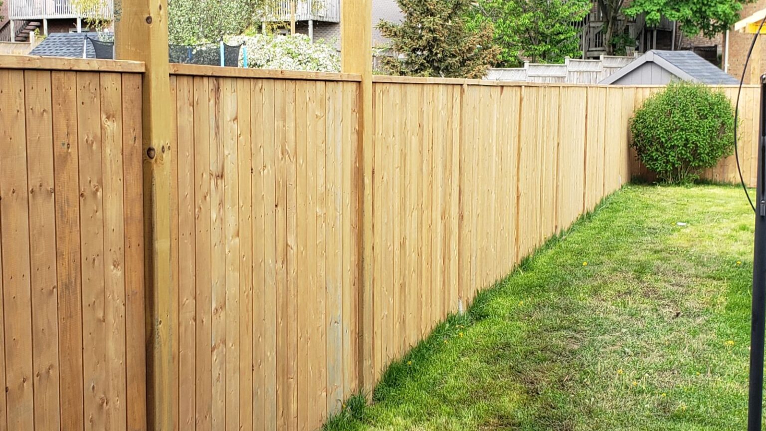 How Modern Fences Balance Privacy, Light, and Airflow - Thehometrotters
